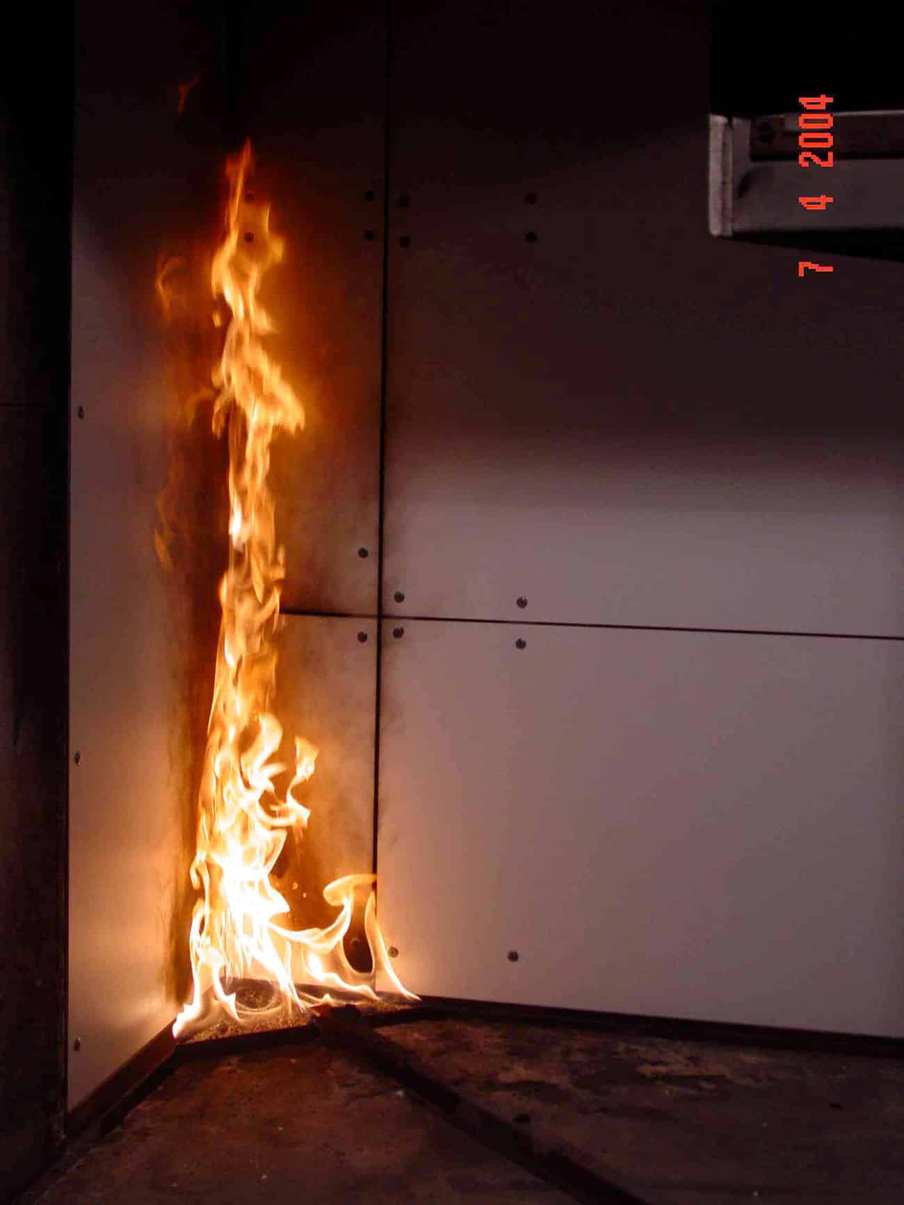 Brandveilige gevels zijn een hot item. Fire safety expert op beurs ...