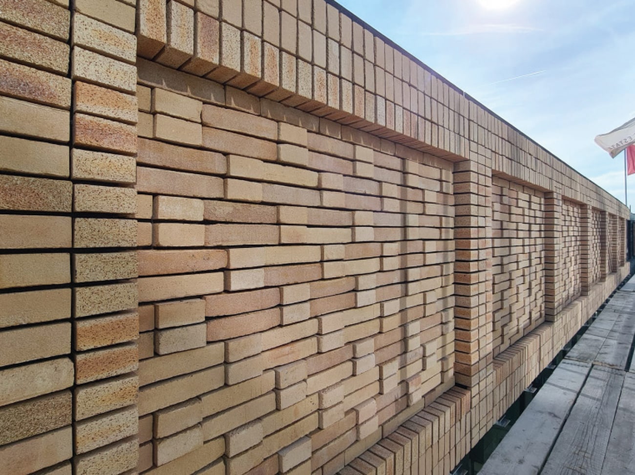 625.000 steenstrips voor Crossover Amsterdam