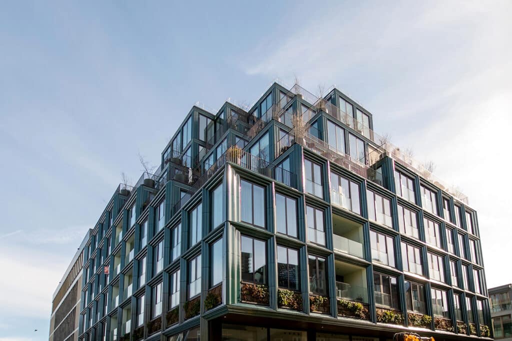 Mercado Groningen: Keramische gevel met instelbare achterconstructie