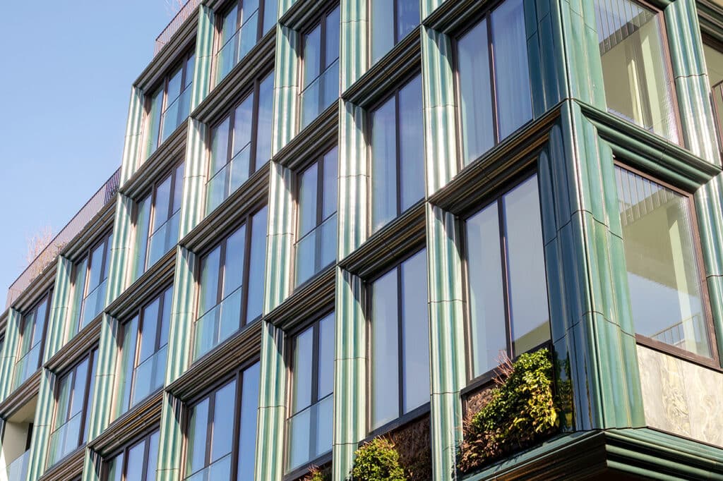 Mercado Groningen: Keramische gevel met instelbare achterconstructie